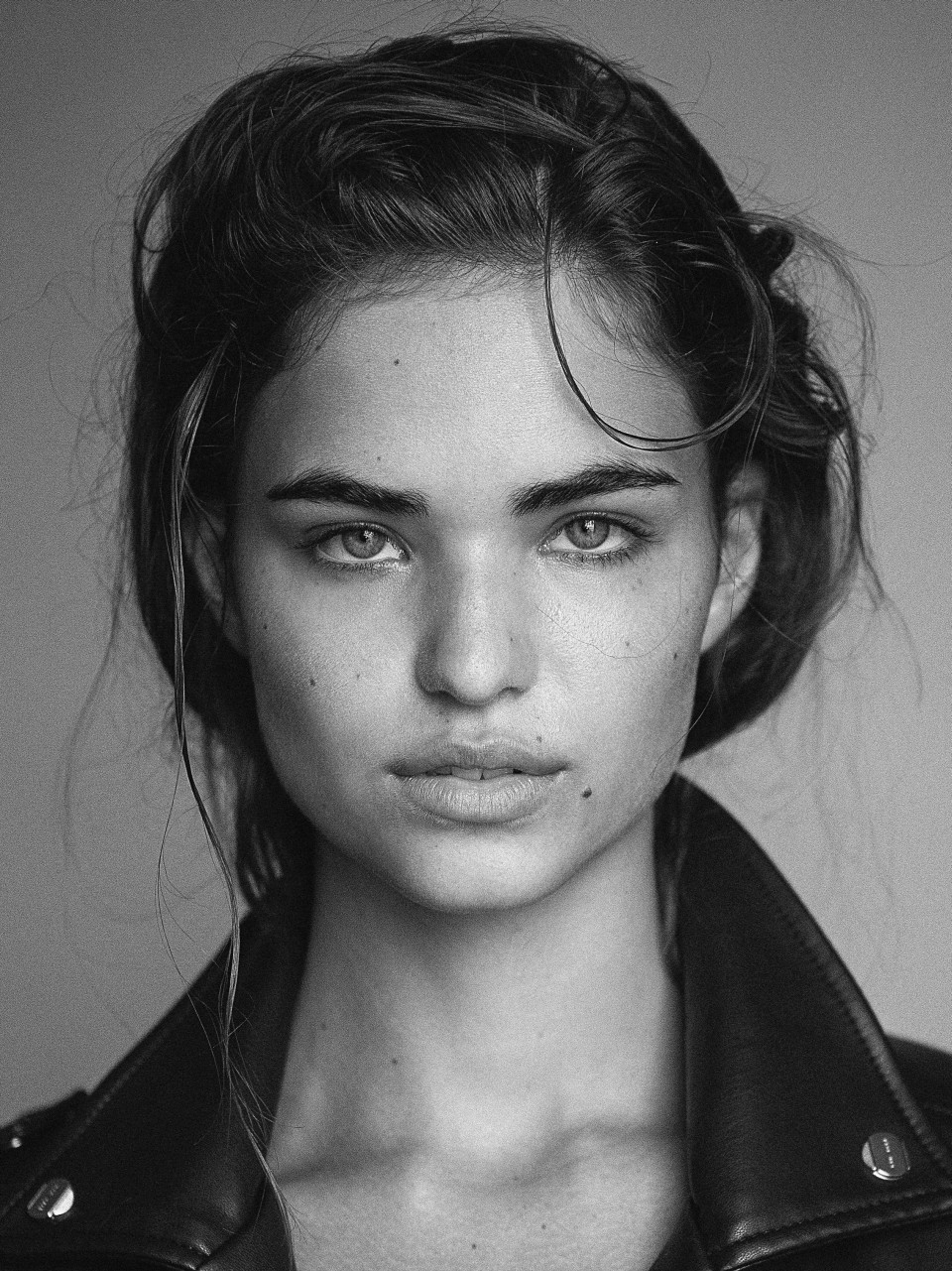 Robin Holzken The Society